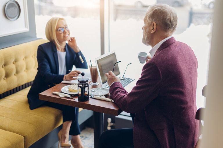 How to Spot a Top-Notch Financial Advisor: 8 Qualities to Look For