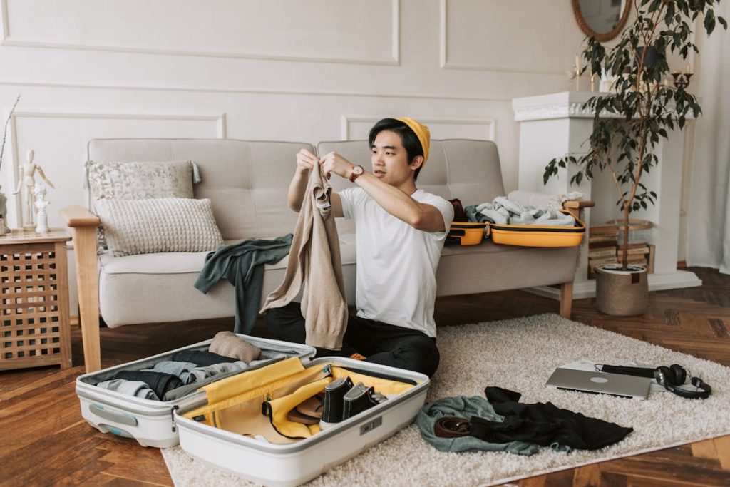 6 Ways to Quickly Get Rid Of Your Excess Clothes and Furniture